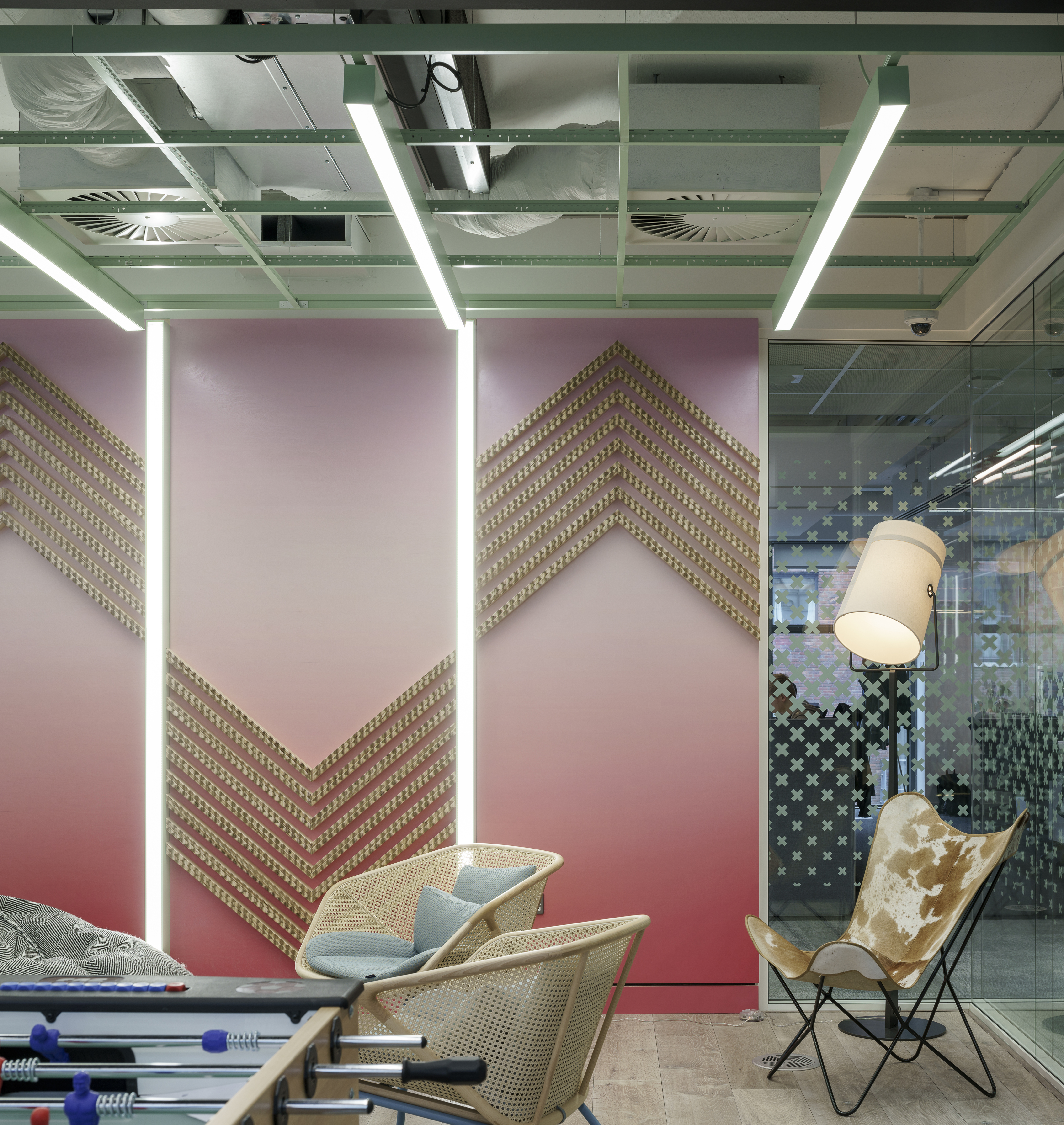 IMPROVED EXPOSURE WITH SAS OPEN GRID CEILING SYSTEMS